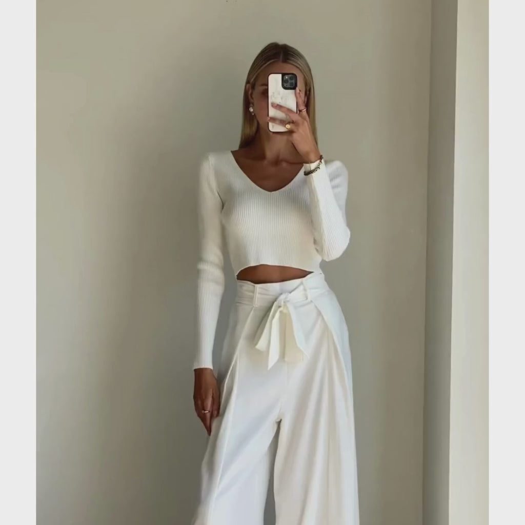 CHESSA White Long Sleeve V Neck Knit Crop Top – Matea Designs
